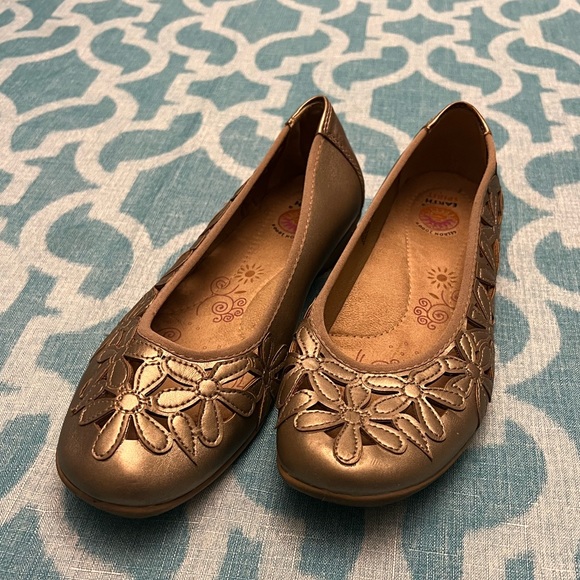 Earth Spirit | Shoes | Earth Spirit Gold Ballet Flats | Poshmark